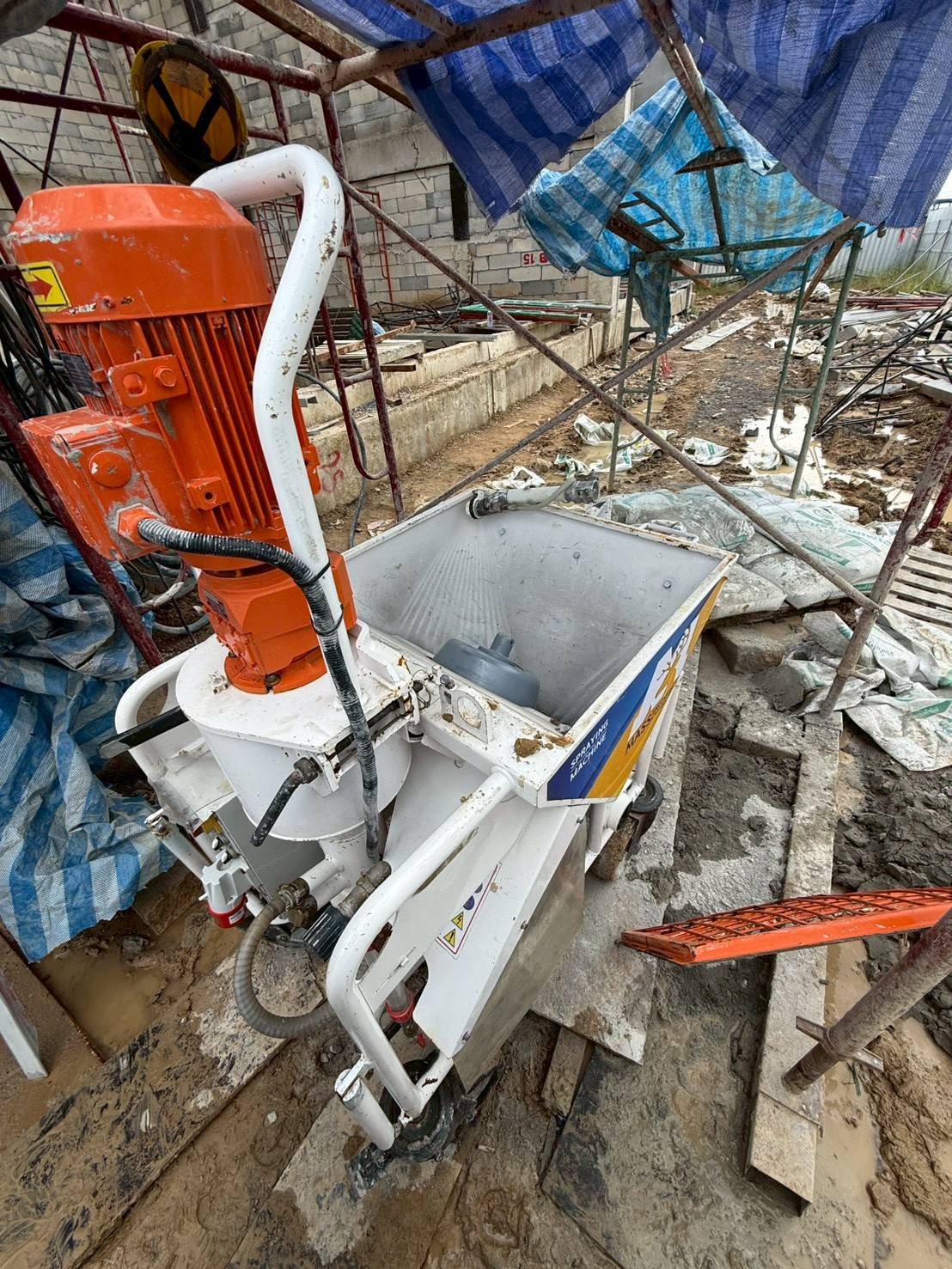 ไซต์งาน จ.ปราจีน เครื่องพ่นปูนไฟ3เฟส - MASS Engineering บริการเช่า ...